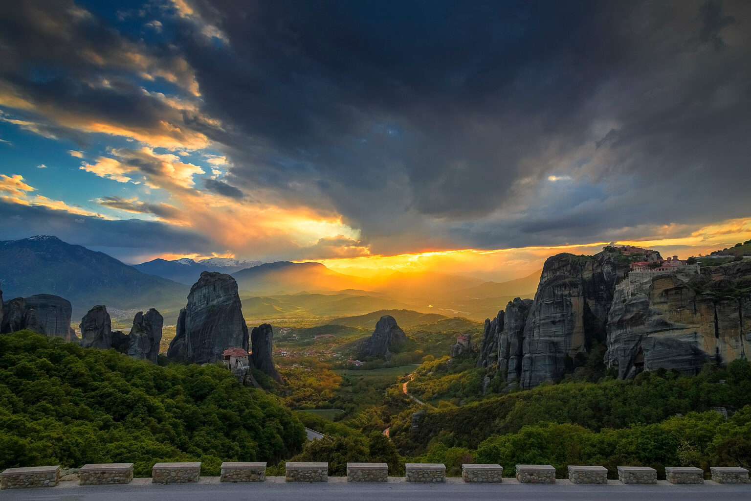 Athens to Meteora by train - Visit Meteora